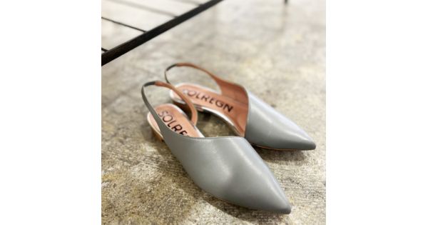 SOLREGN(ソレイン)のバックストラップサンダル通販 | 集英社HAPPY PLUS STORE